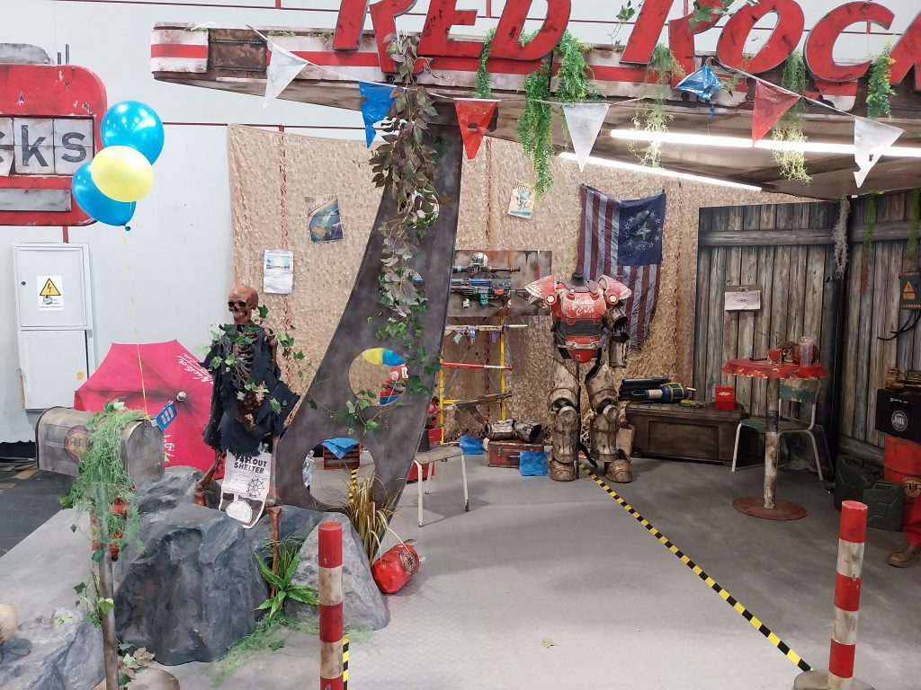 Maskripper Org - Masked women in movies, tv-series, cosplay, comics ...